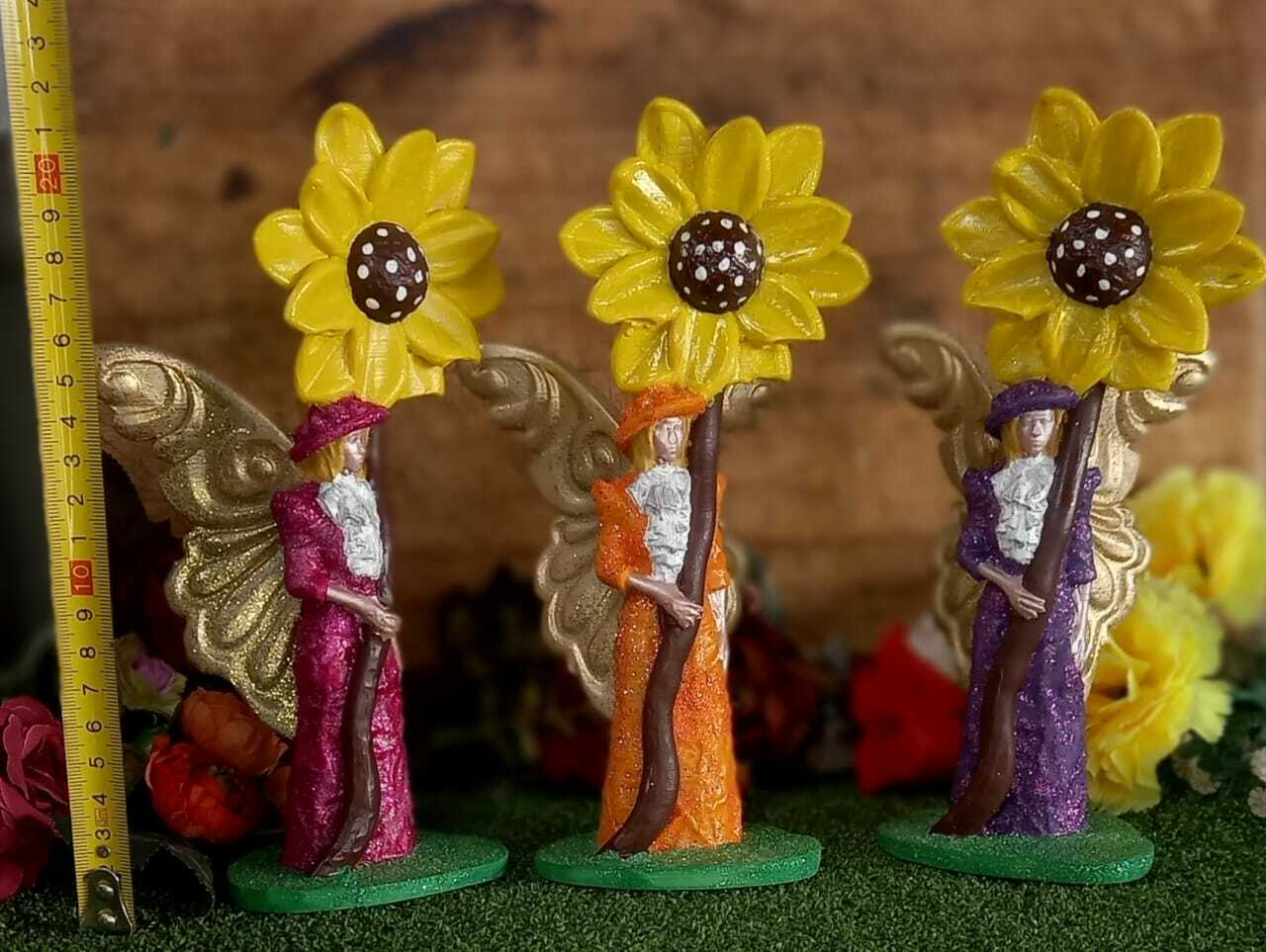 Combo 033 - The Sunhold Mothers Trio – TinyTown Miniatures